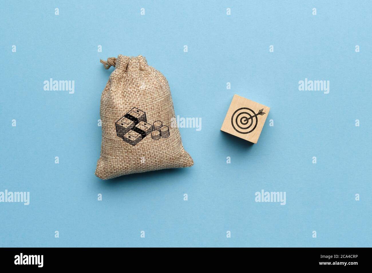 Money goal concept. Money bag next to target icon Stock Photo - Alamy