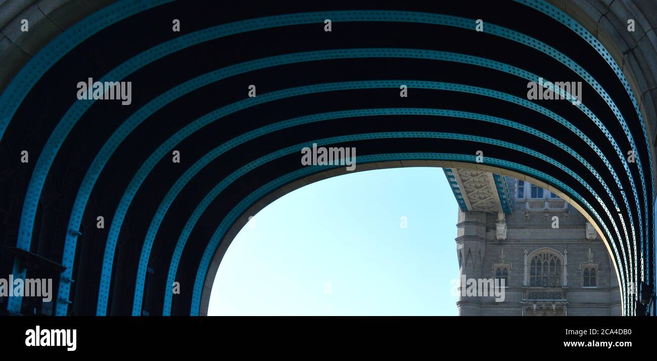 Under the arches of london bridge hi-res stock photography and images ...