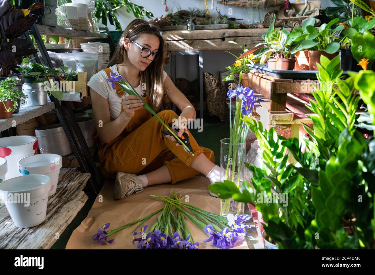 Cutting flower secateurs vase hi-res stock photography and images - Alamy