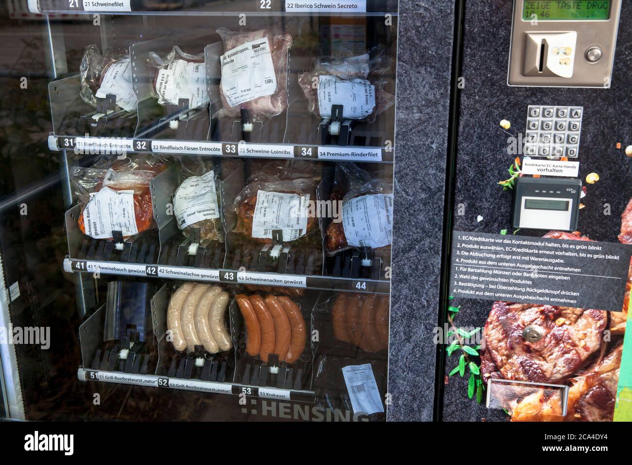 Self service vending machine hi-res stock photography and images - Alamy