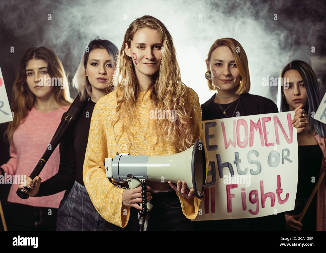 Girls fight clothes hi-res stock photography and images - Alamy
