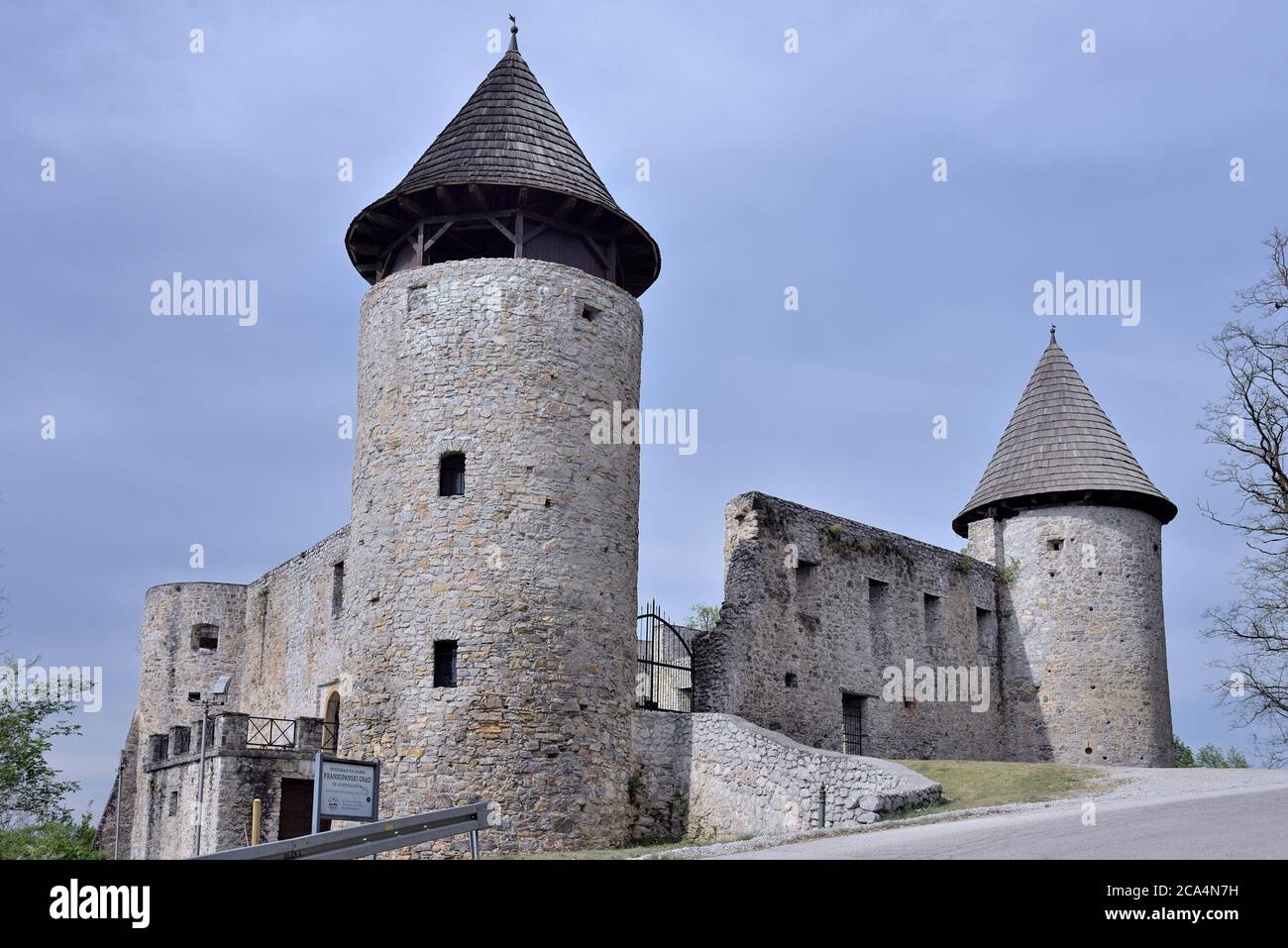 NOVIGRAD CASTLE ON THE DOBRA RIVER IN KARLOVAC, CROATIA Stock Photo - Alamy