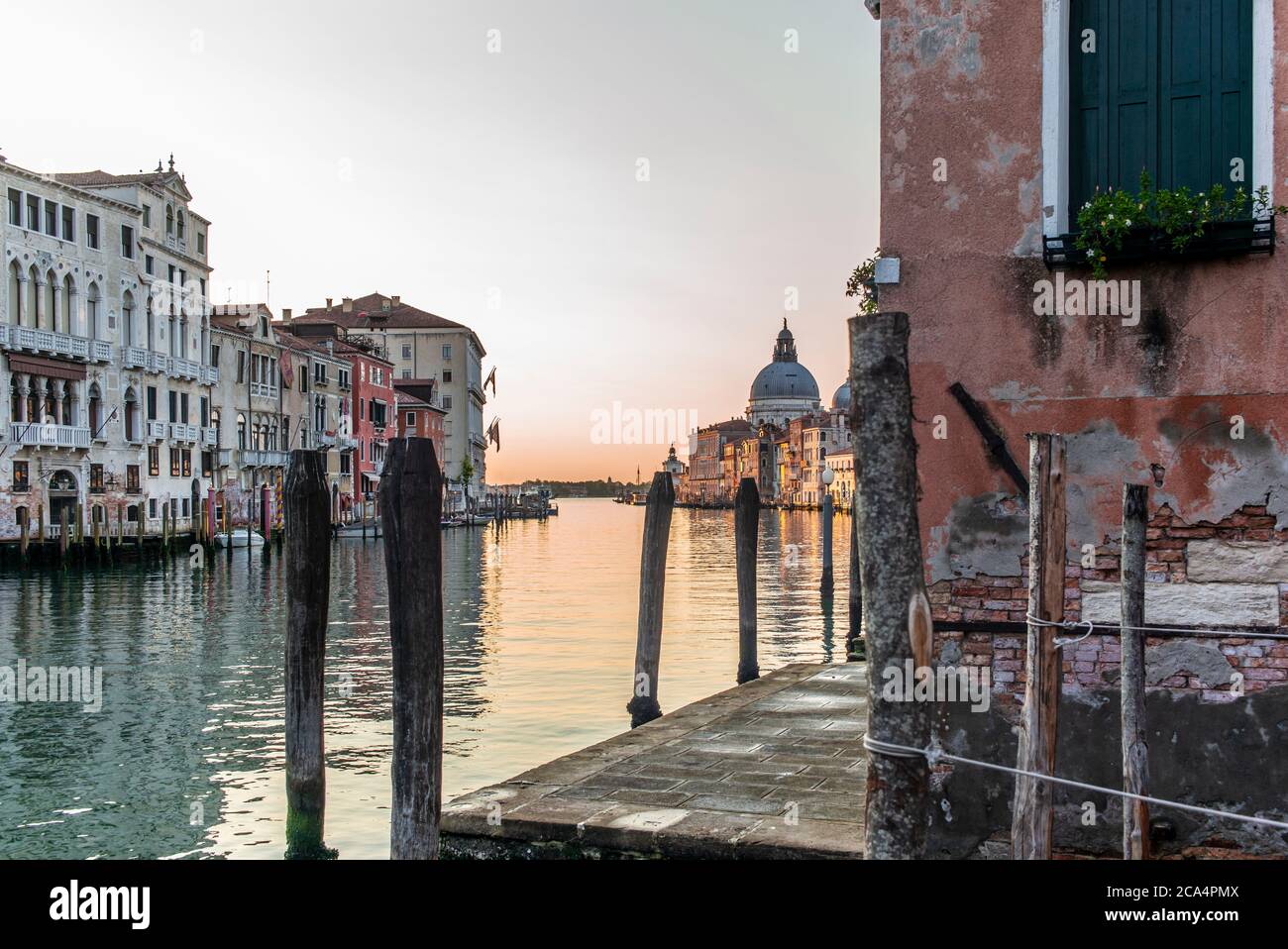 Canal grande docks hi-res stock photography and images - Alamy