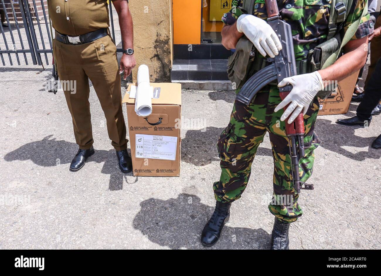 Sri lankan police special task force hi-res stock photography and ...