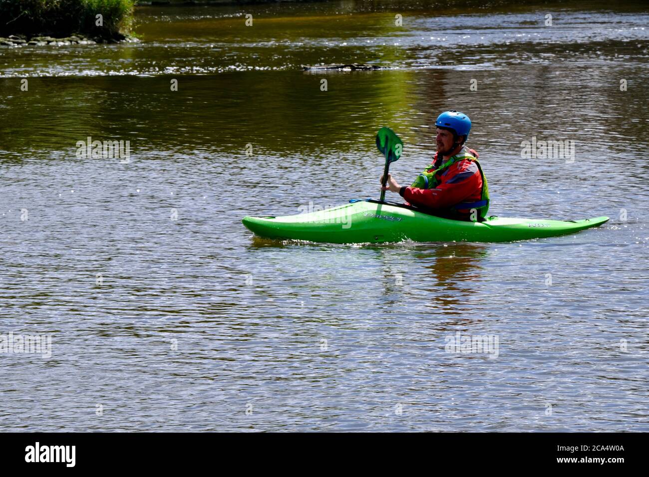 River Dee Chester Cheshire Kayaking sunny day tourist hire boat family ...