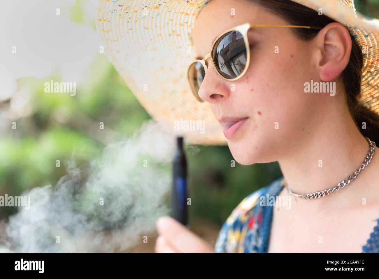 Woman vaping hi-res stock photography and images - Alamy