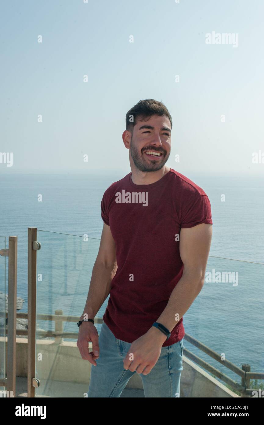 Muscle man beach hi-res stock photography and images - Alamy