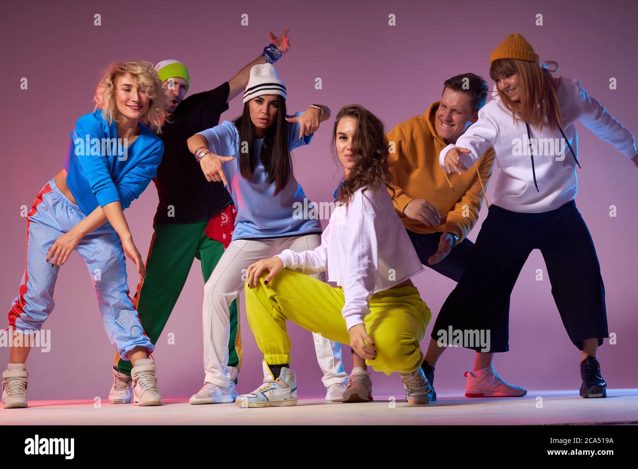 Dancers in street contemporary dance hi-res stock photography and ...