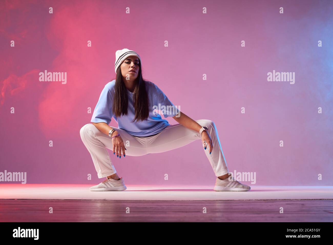 Squat and smoke hi-res stock photography and images - Alamy