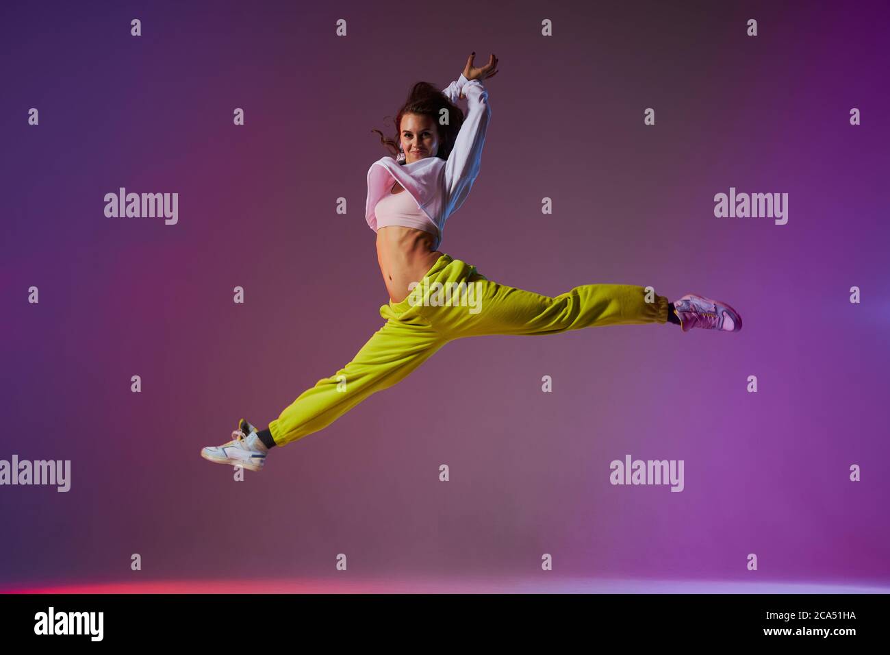 Split leap hi-res stock photography and images - Alamy