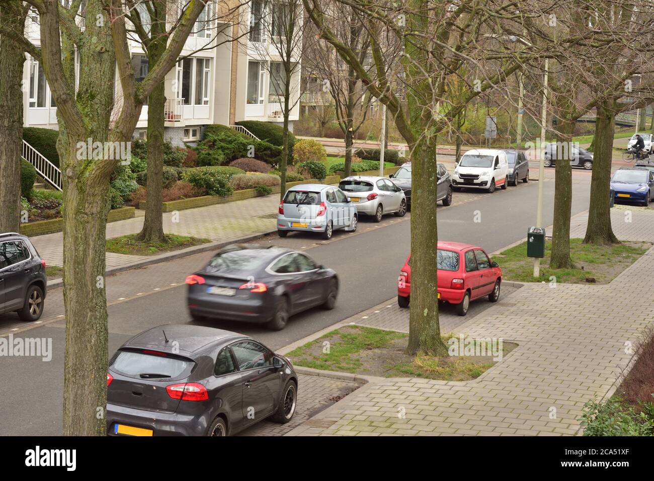 Row of cars hi-res stock photography and images - Alamy