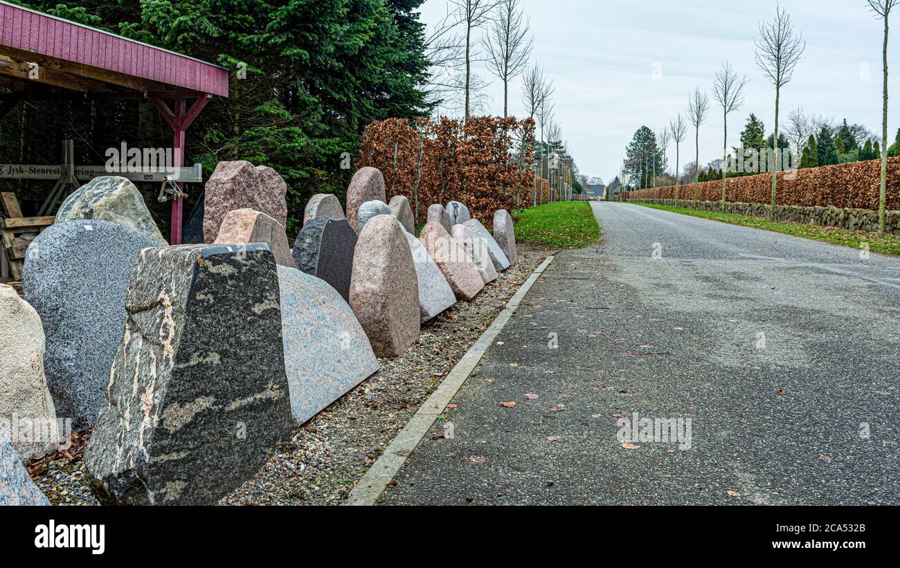 Granite slabs in the store, tombstones in the cemetery Stock Photo - Alamy