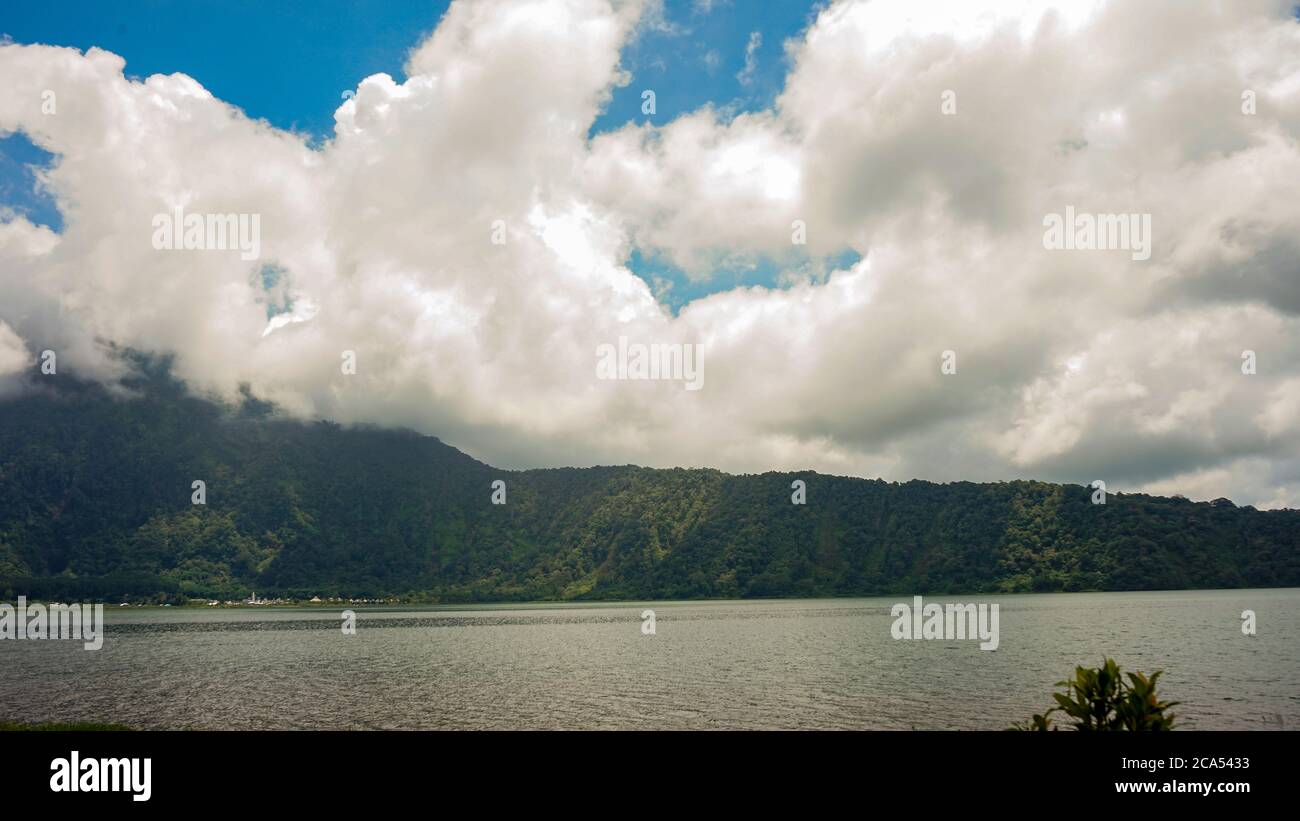 Beautiful rivers and tropical hi-res stock photography and images - Alamy