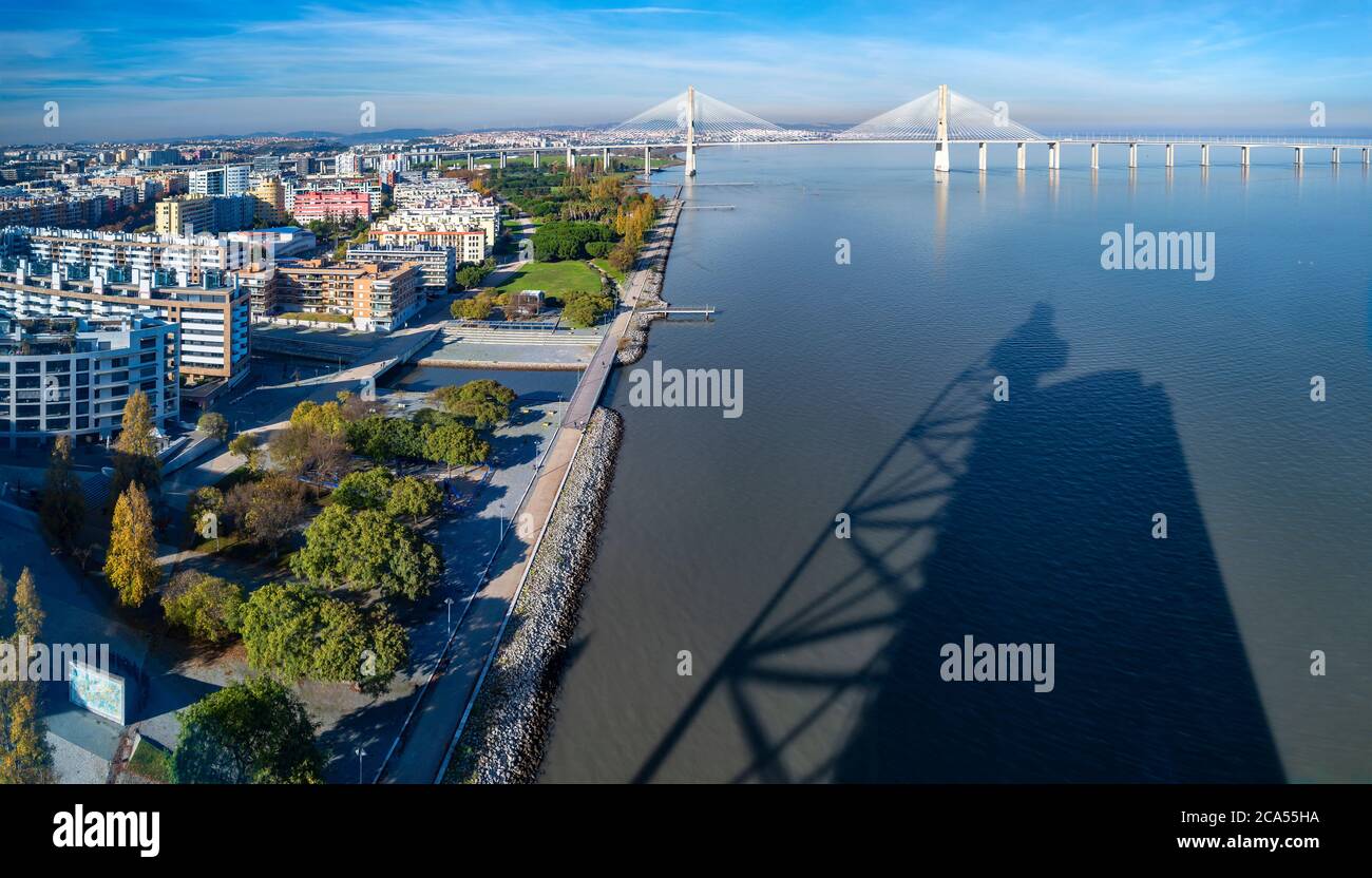 Vasco da gama bridge hi-res stock photography and images - Alamy