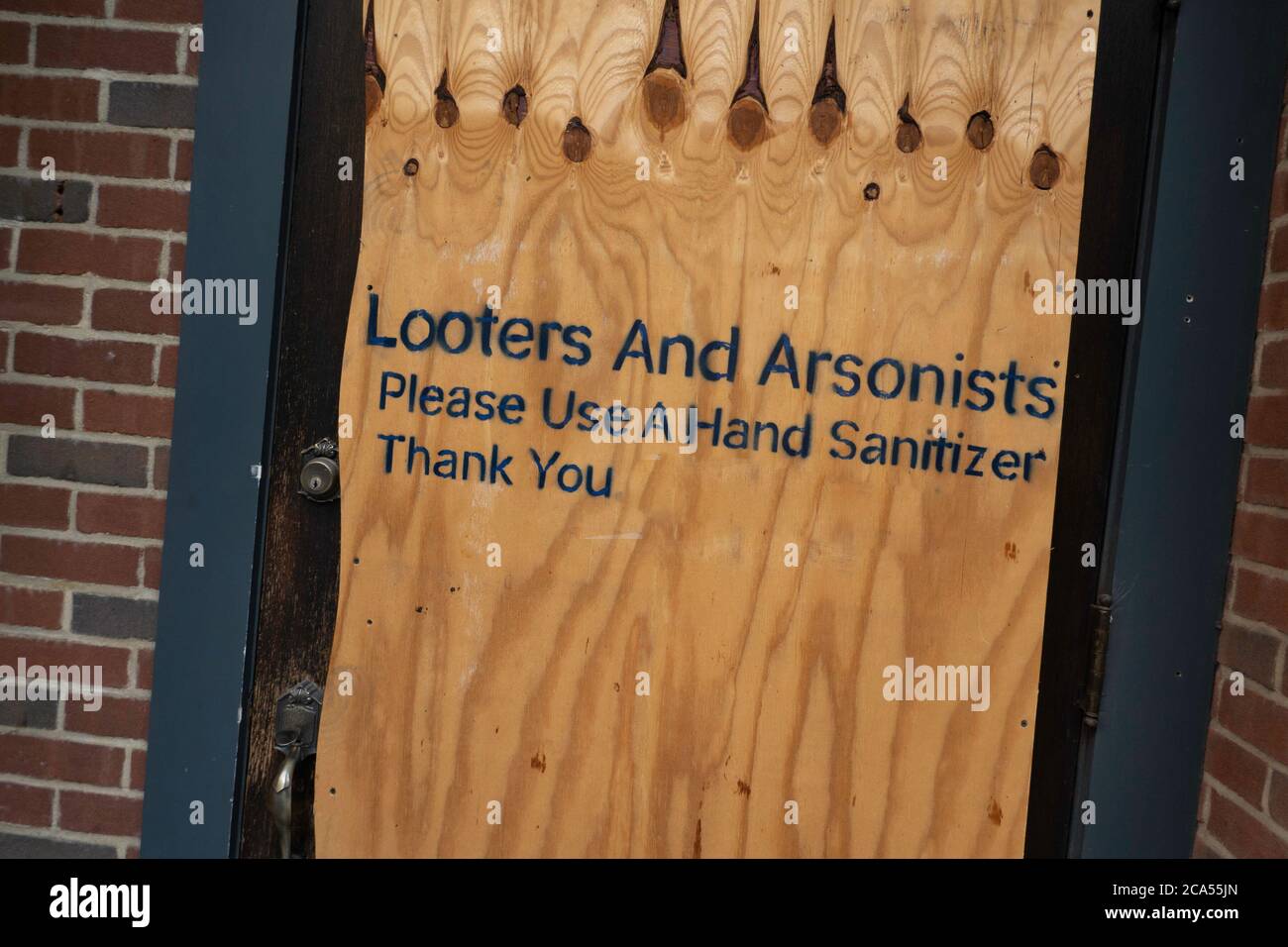 Looters hi-res stock photography and images - Alamy