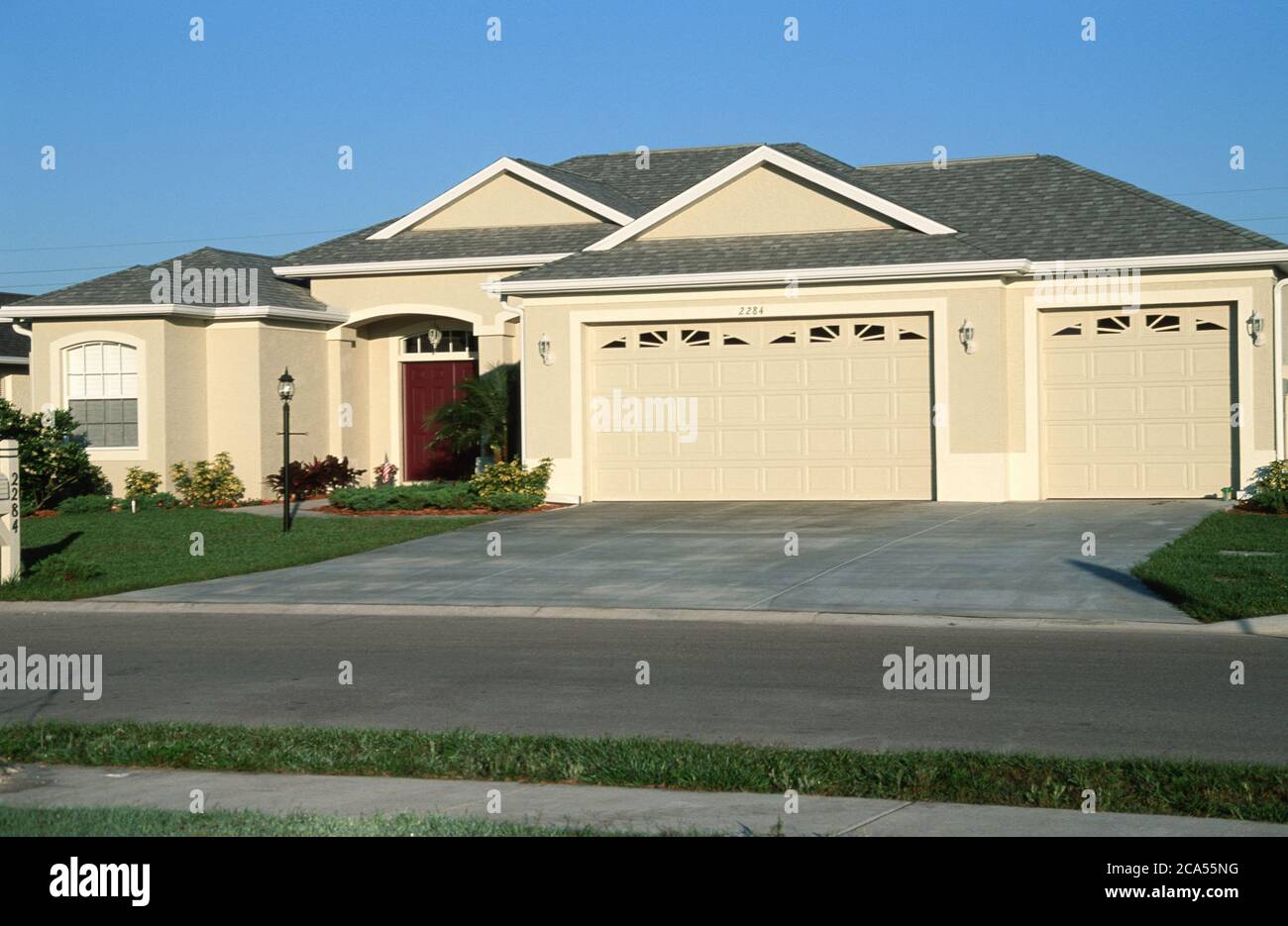 Well Kept Detached House in Suburbs, Sarasota, FL, USA Stock Photo - Alamy