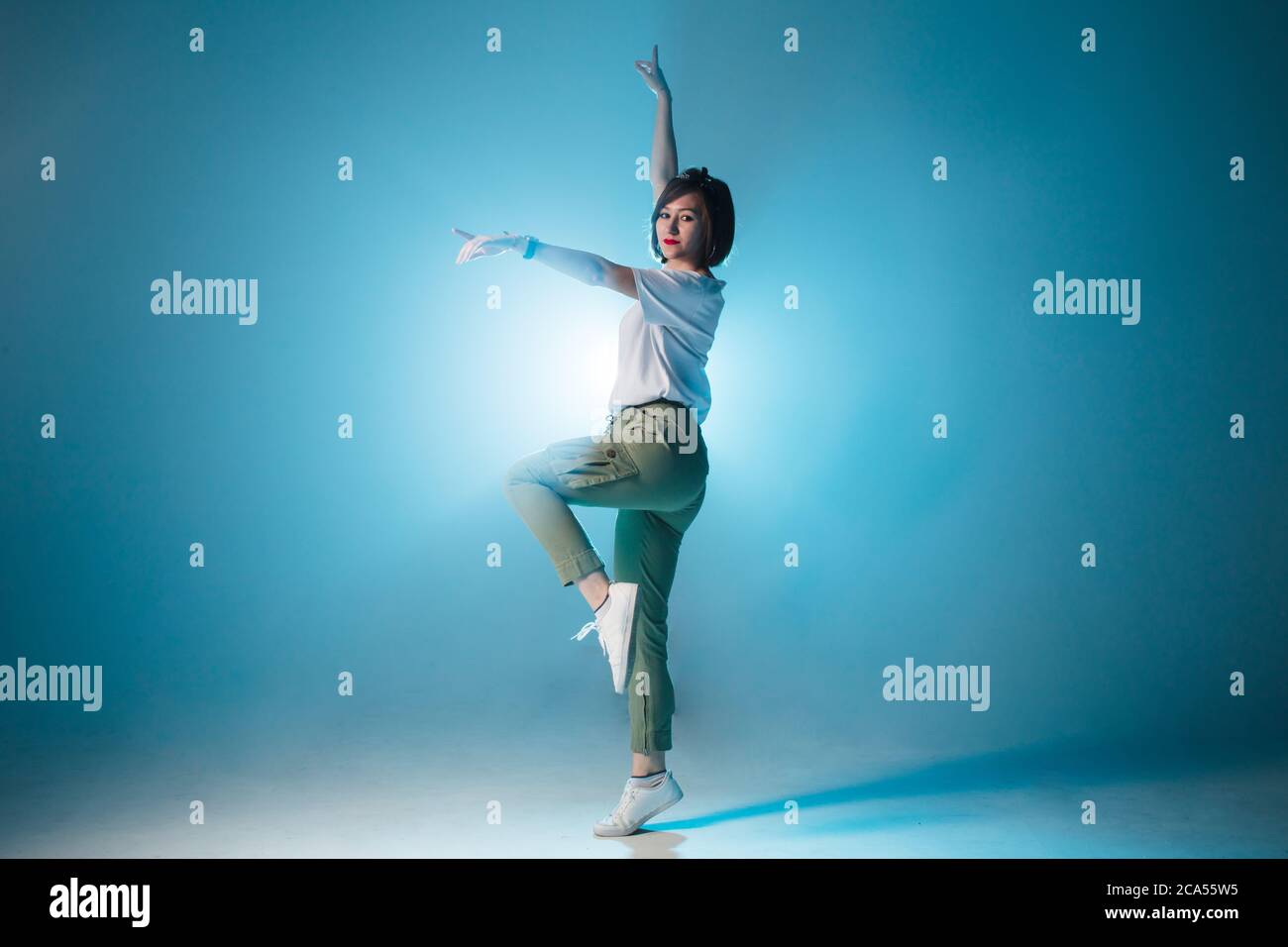 Urban dancing mid air hi-res stock photography and images - Alamy