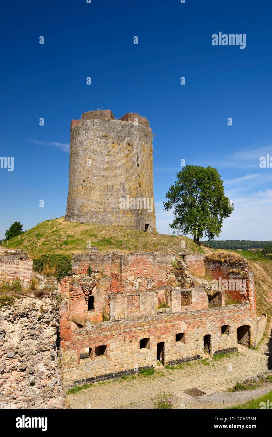France, Aisne, Guise, castle and dungeon of the 10th century, remains ...
