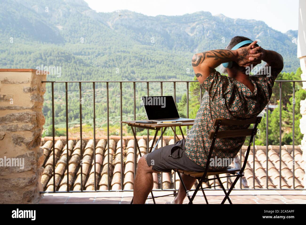 Business men balcony hi-res stock photography and images - Alamy