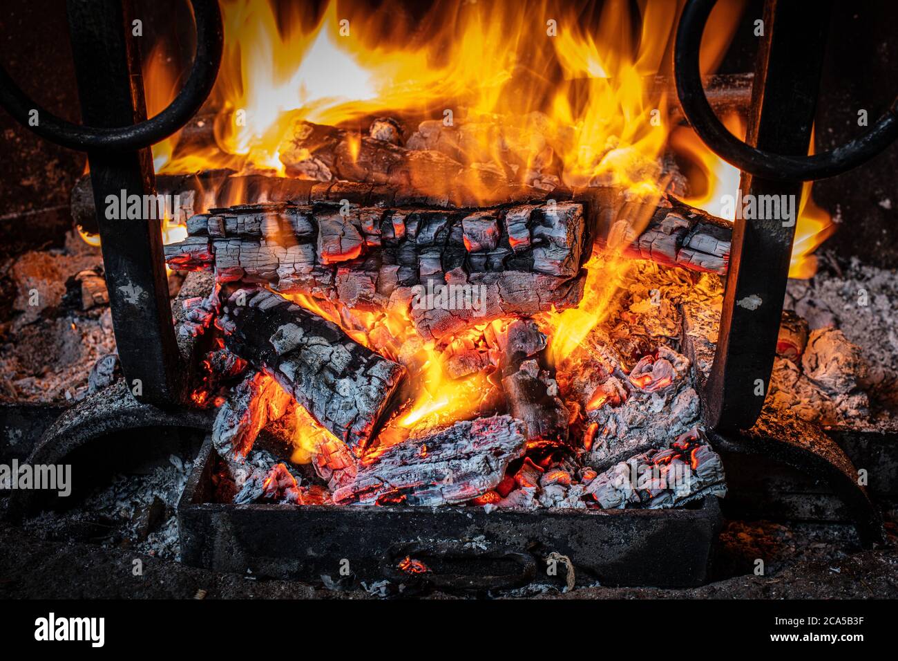 embers of burning wood and flames in a fireplace Stock Photo - Alamy