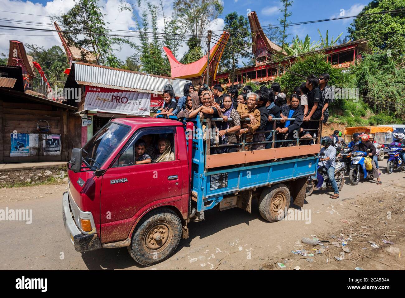 Indonesia, Sulawesi, Tana Toraja, Makale, group of guests in a truck ...