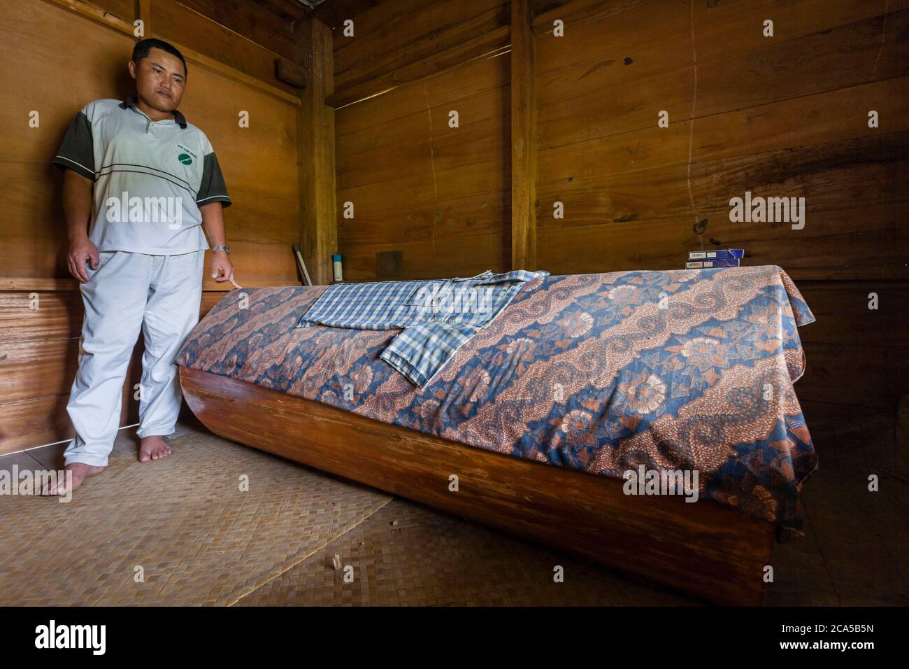 Indigenous coffin hi-res stock photography and images - Alamy