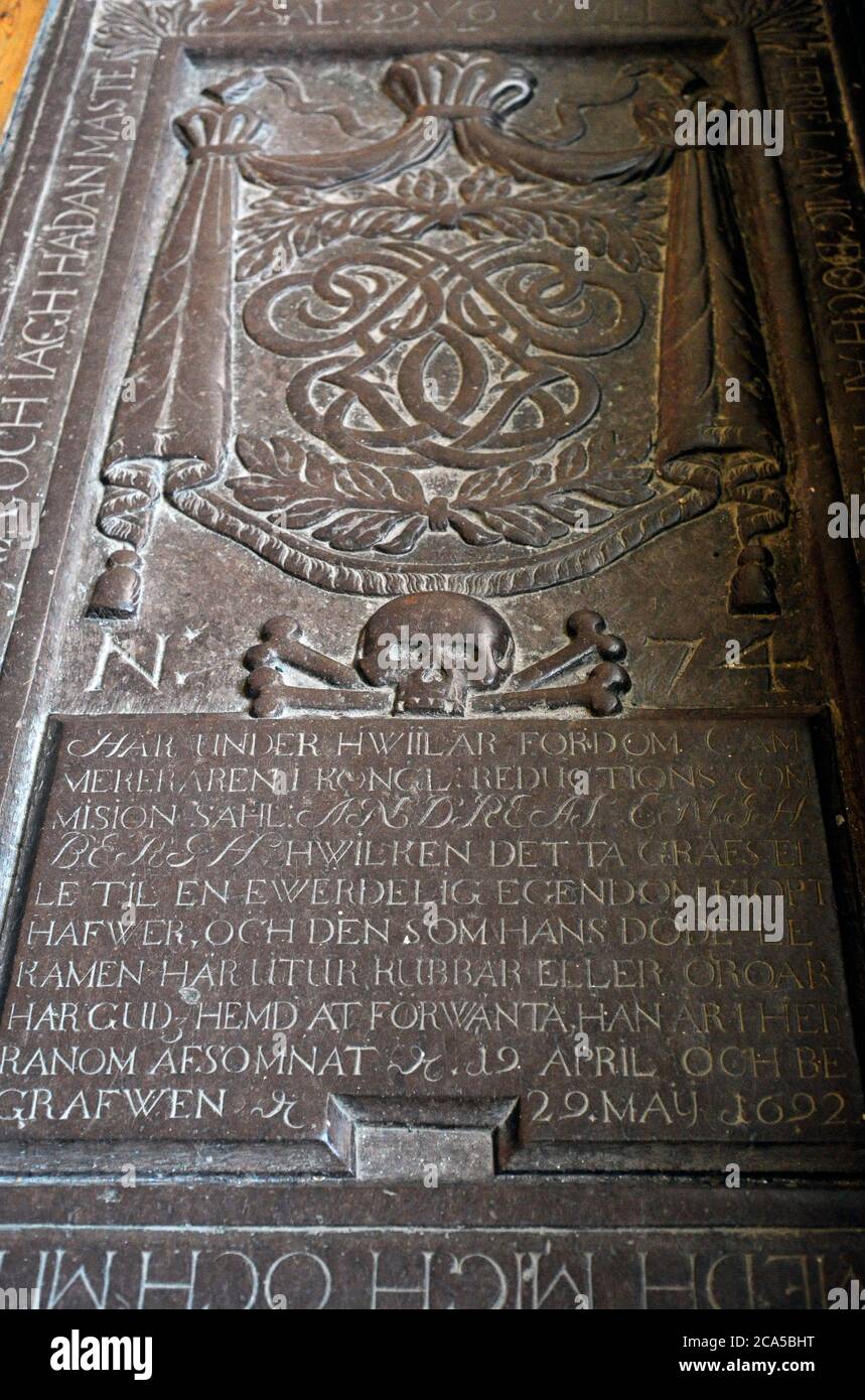 17th century tombstone hi-res stock photography and images - Alamy