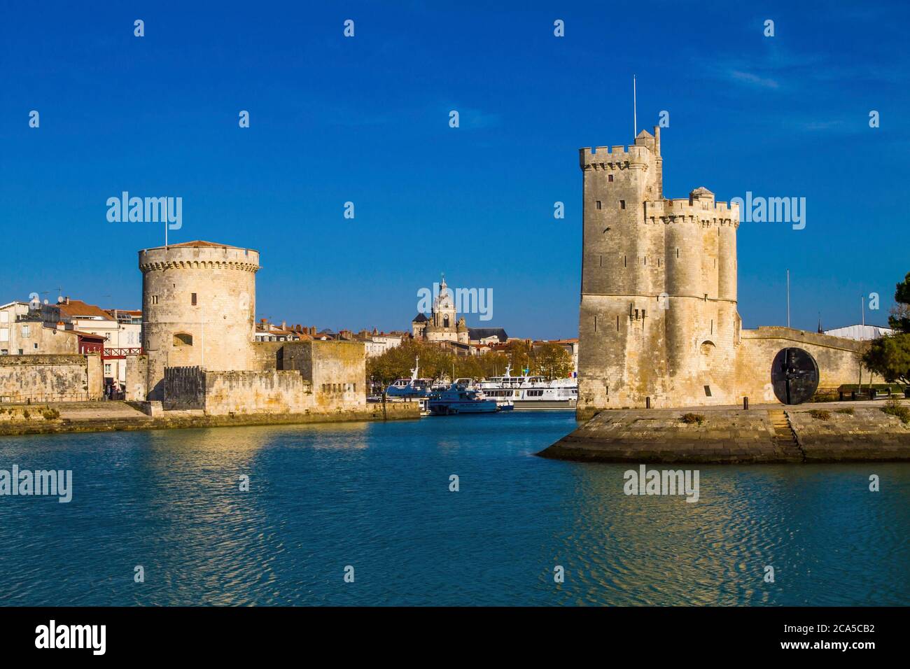 Les tours de la rochelle hi-res stock photography and images - Alamy