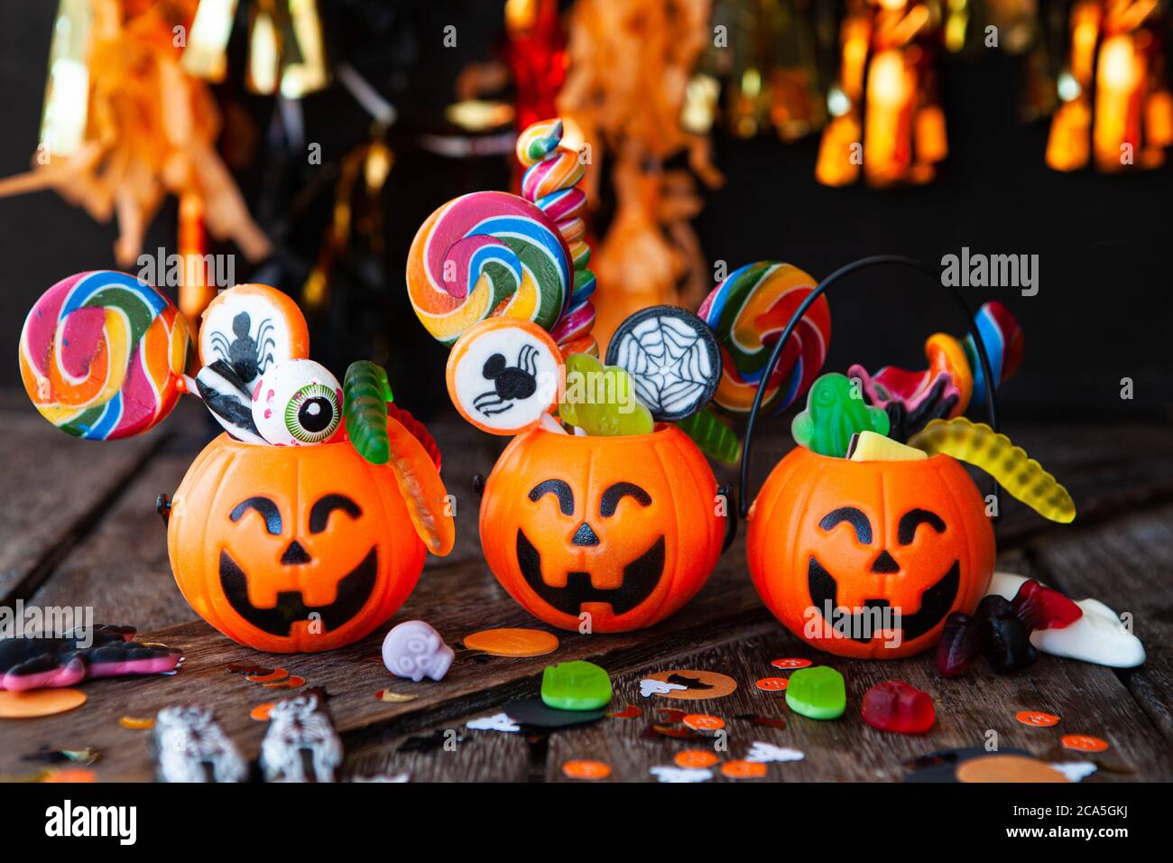 Halloween candy hi-res stock photography and images - Alamy