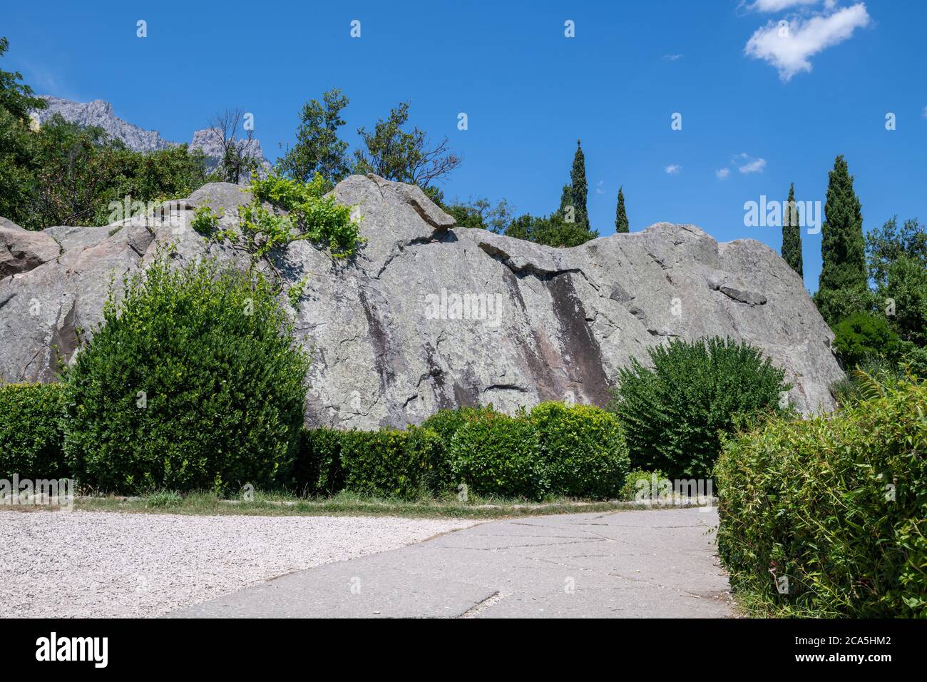 Lump of gabbro diabase - stone, tourist attraction in Vorontsovsky Park ...
