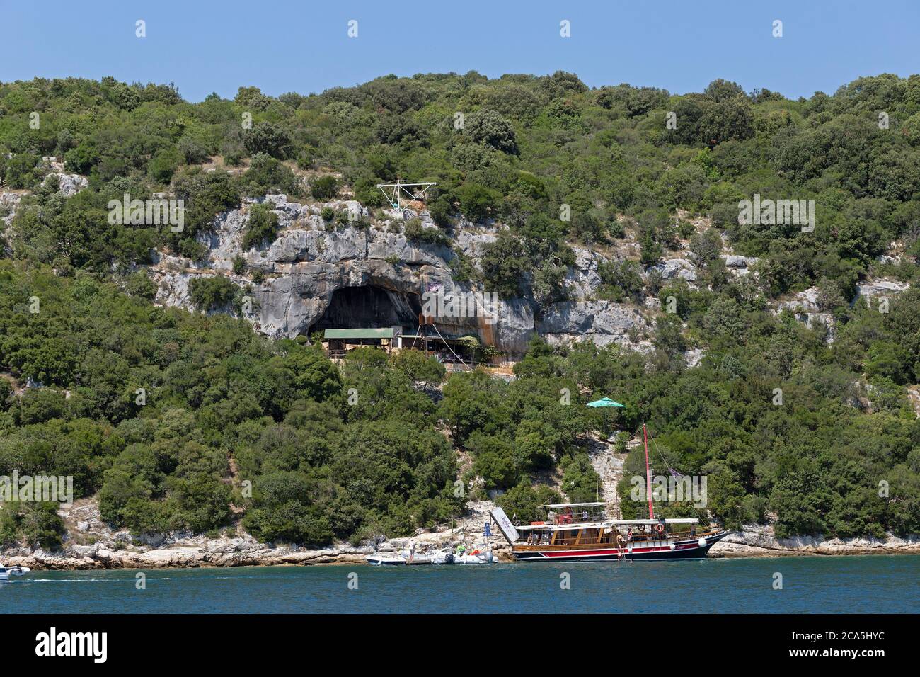 Cave boat hi-res stock photography and images - Alamy