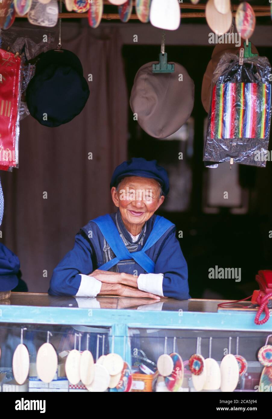 Traditional chinese clothes shop hi-res stock photography and images ...