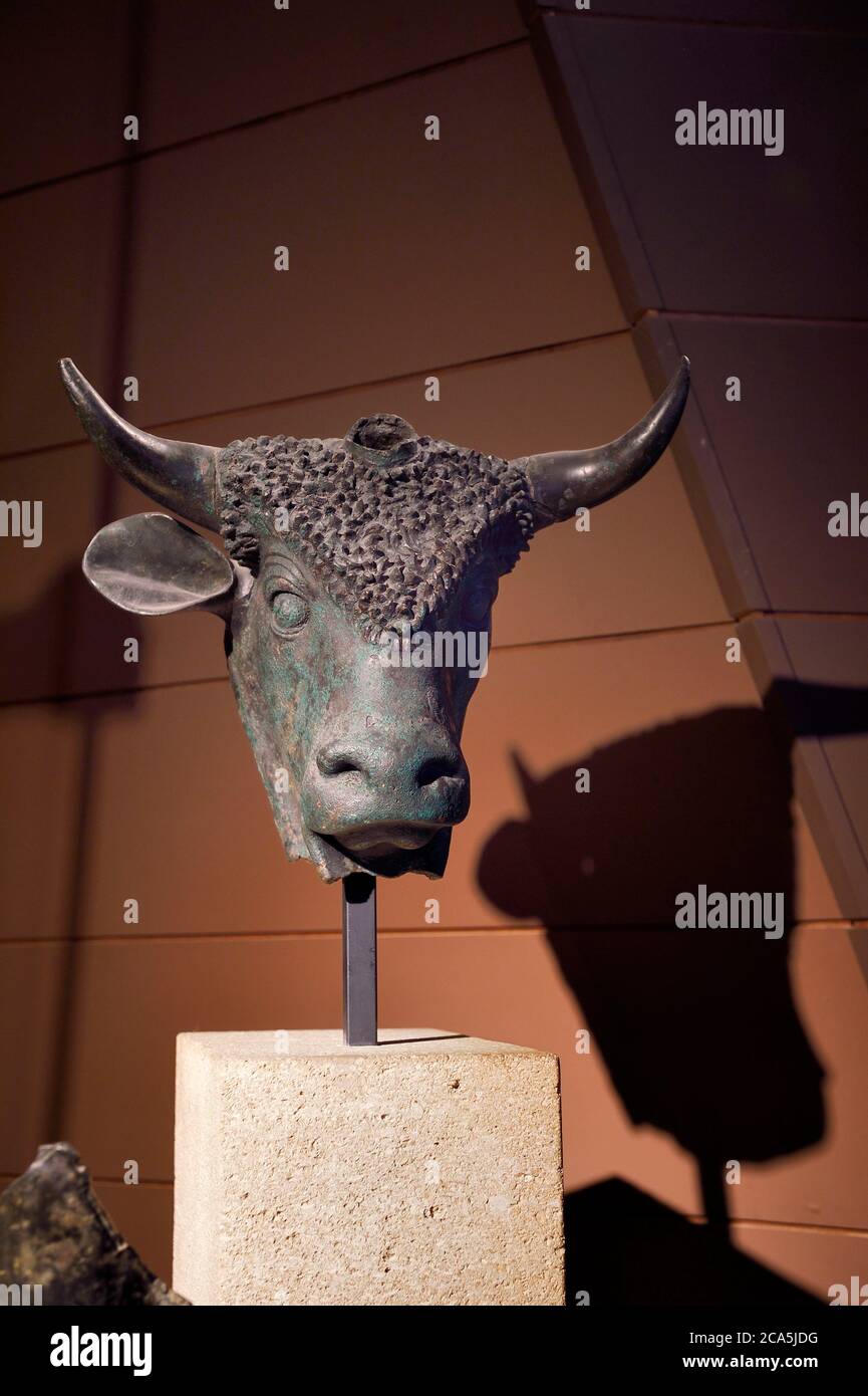 Gallo roman statue hi-res stock photography and images - Alamy