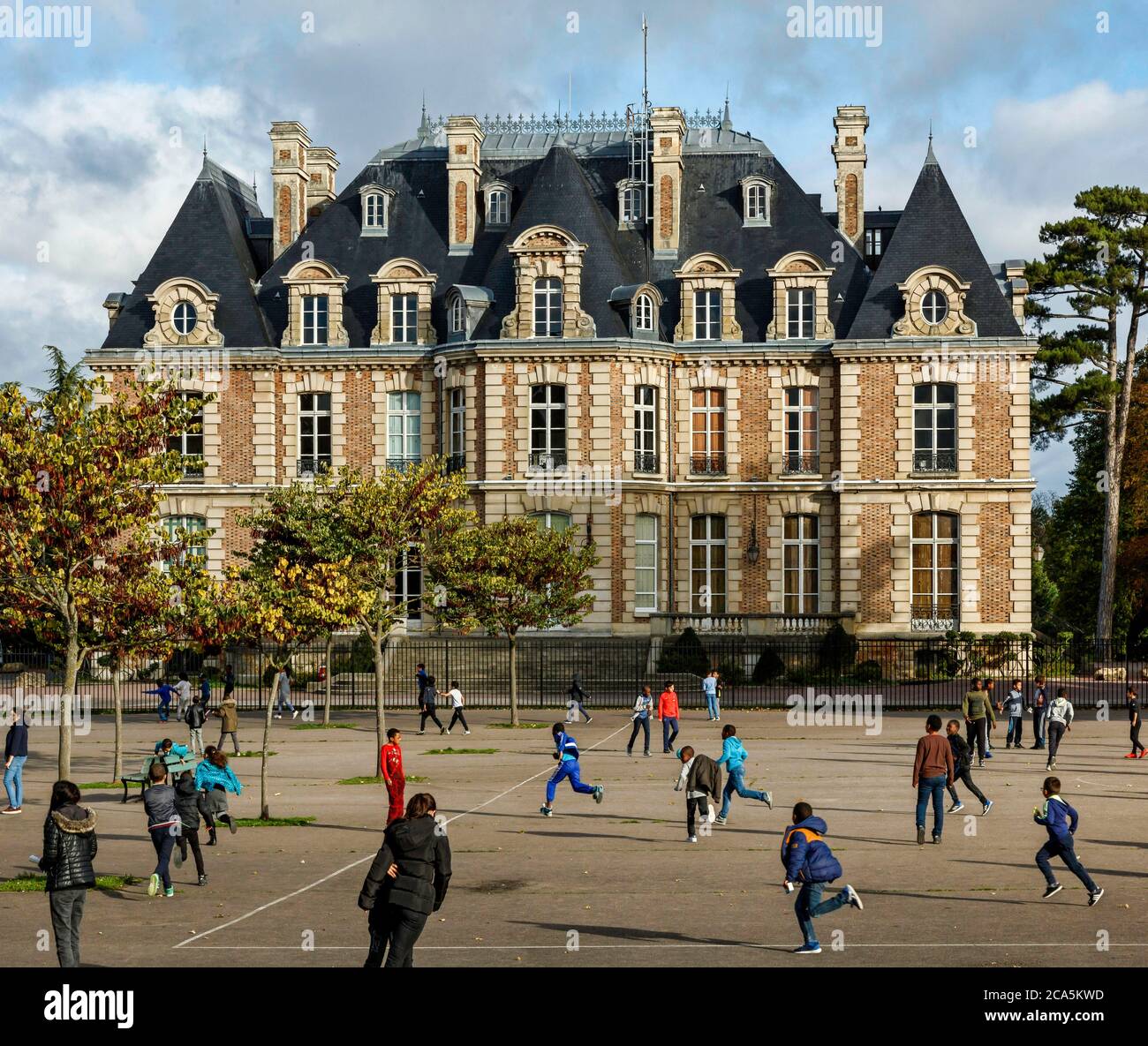 School france facade child hi-res stock photography and images - Alamy