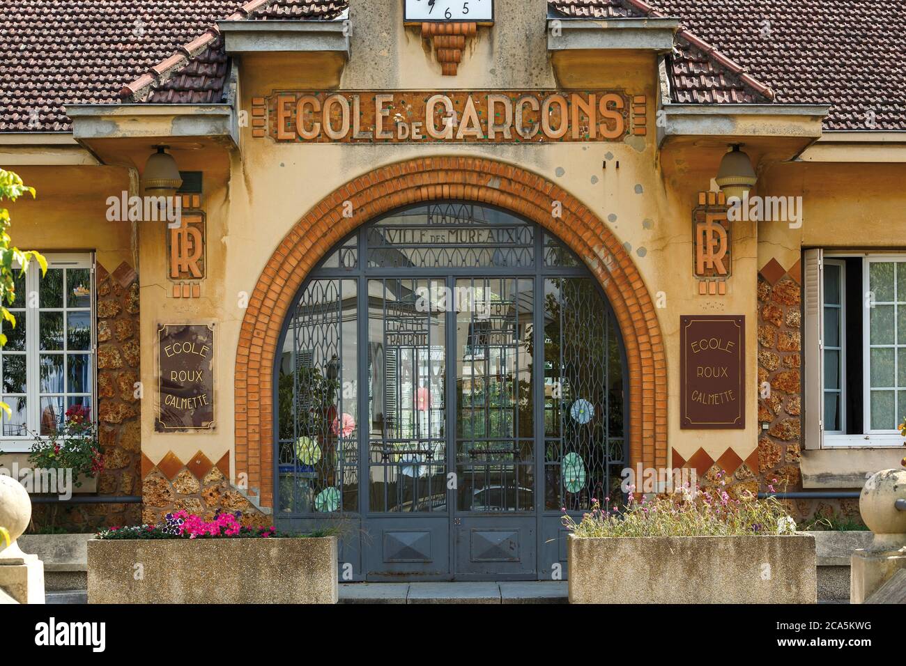 School france facade child hi-res stock photography and images - Alamy