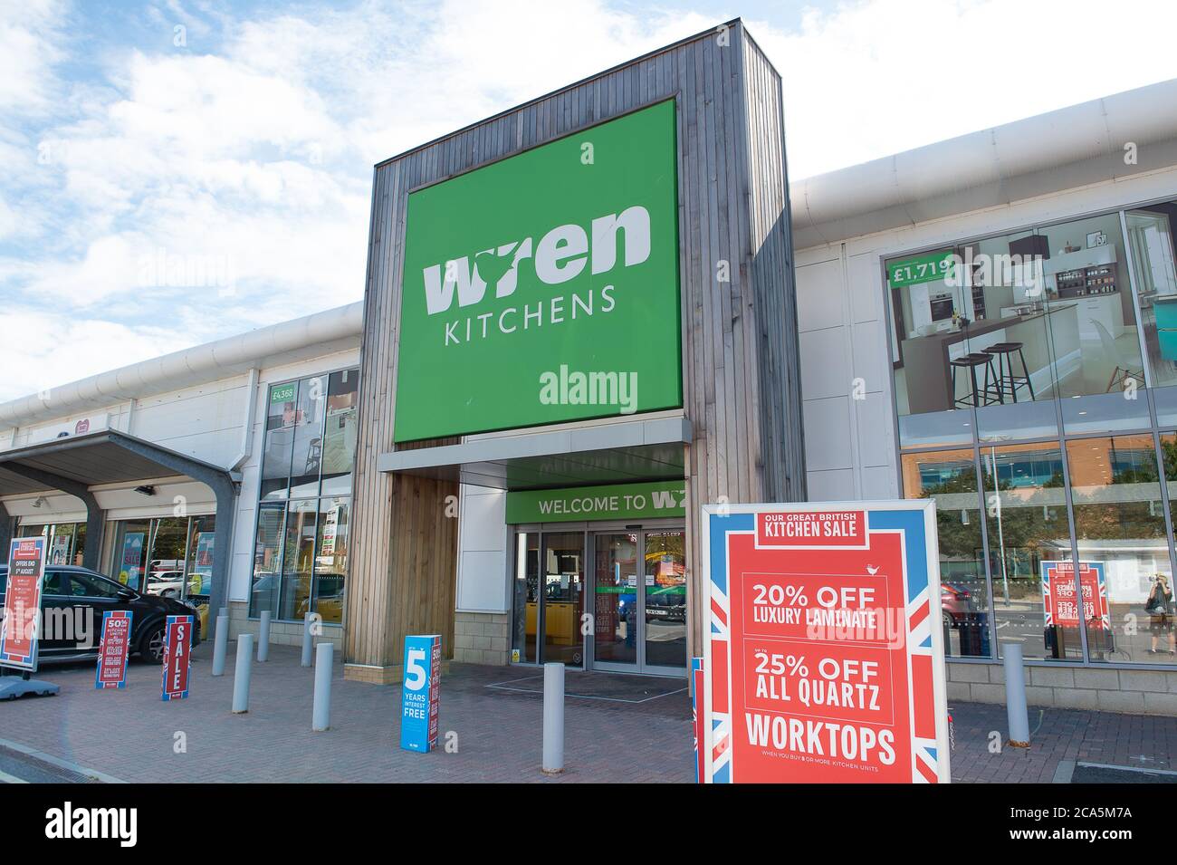 Wren kitchens hi-res stock photography and images - Alamy