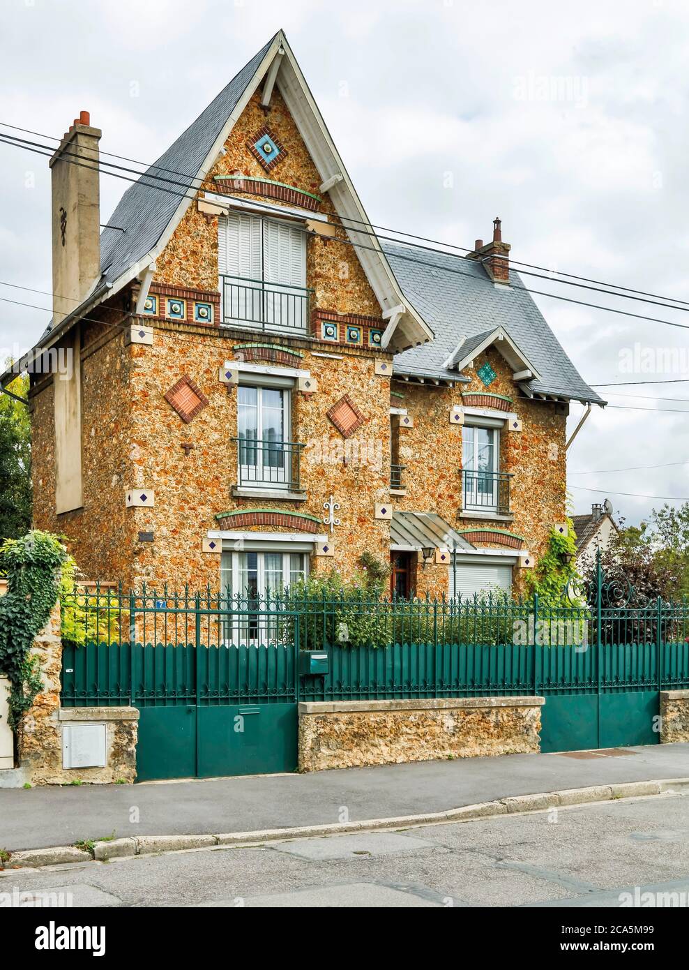 Parisian dwelling hi-res stock photography and images - Alamy