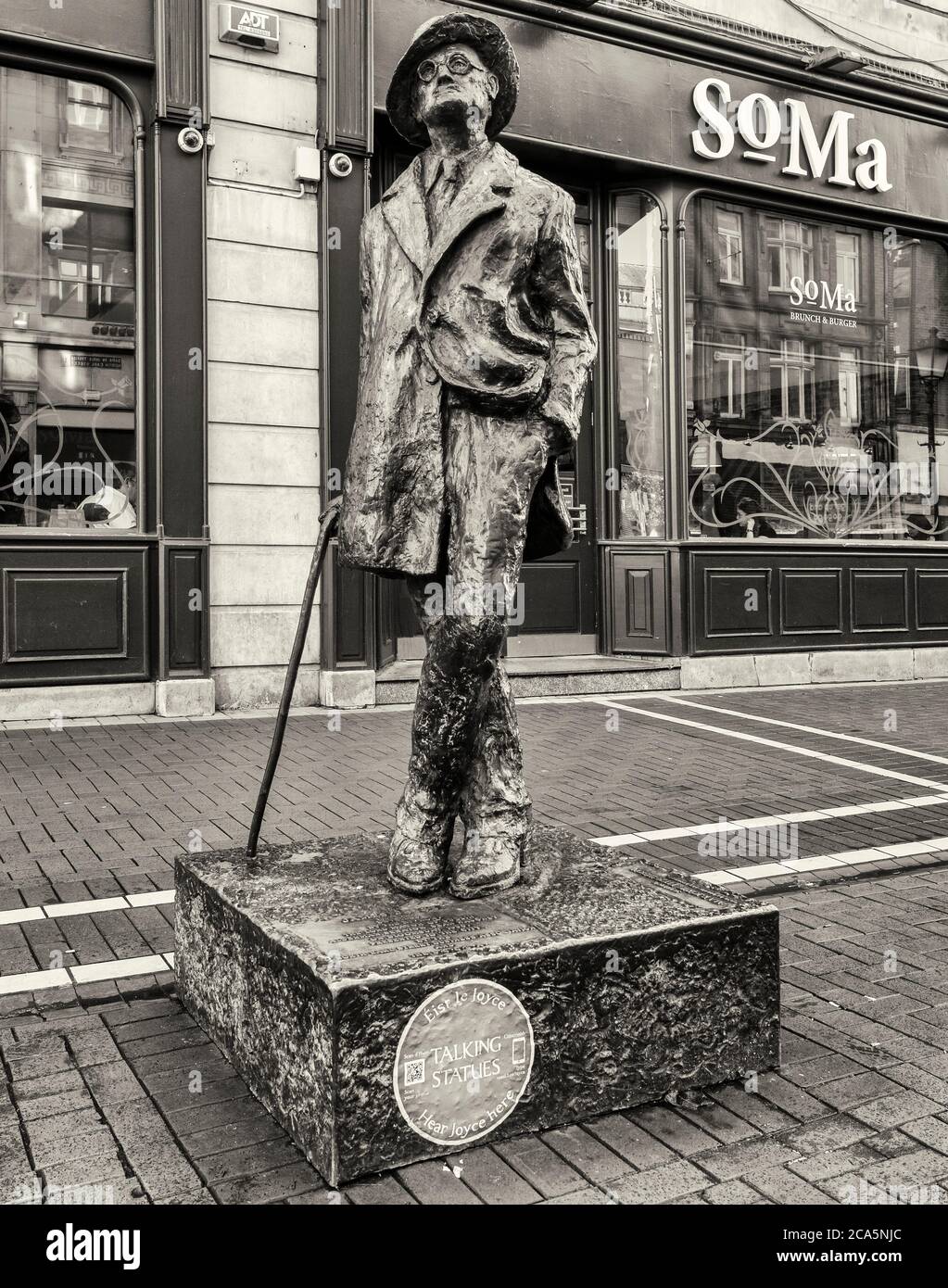 James Joyce Statue, Dublin, Ireland Stock Photo - Alamy
