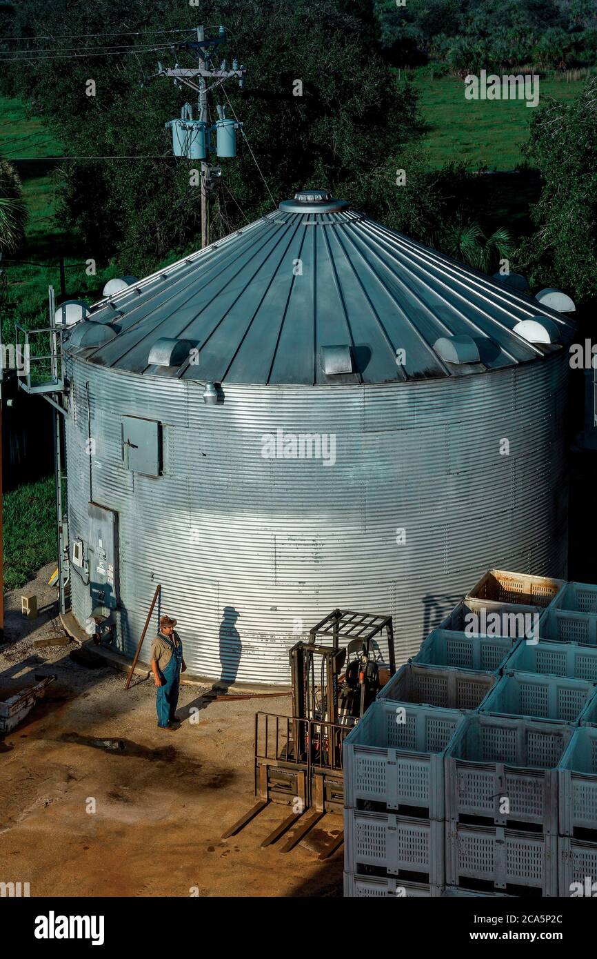 Seed tanks hi-res stock photography and images - Alamy