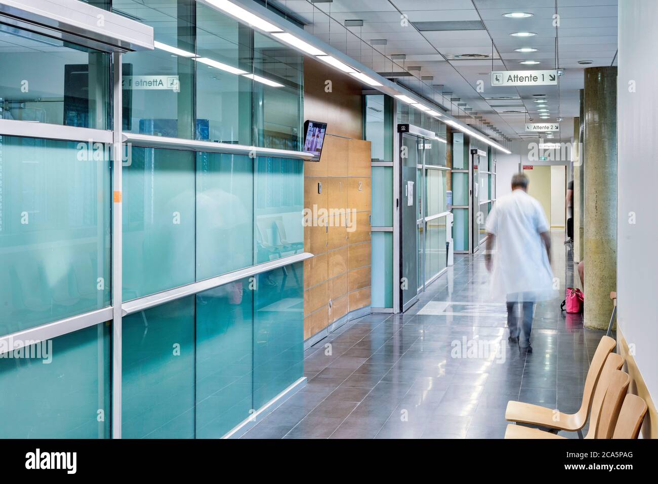 Clinic scene hi-res stock photography and images - Alamy