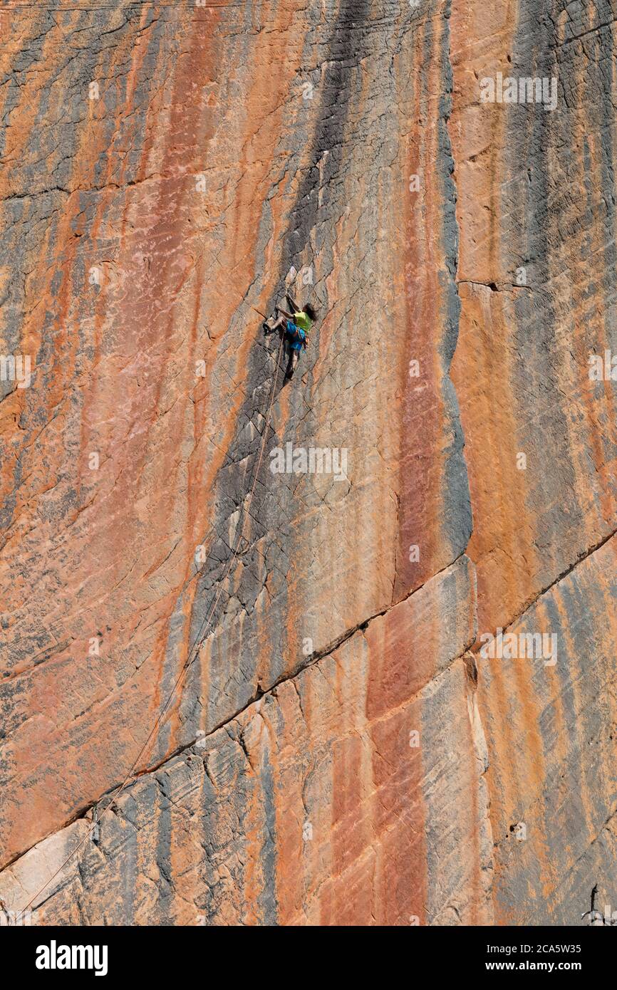 Australia, Victoria, Monts Grampiants, climbing in Eureka Wall, the ...