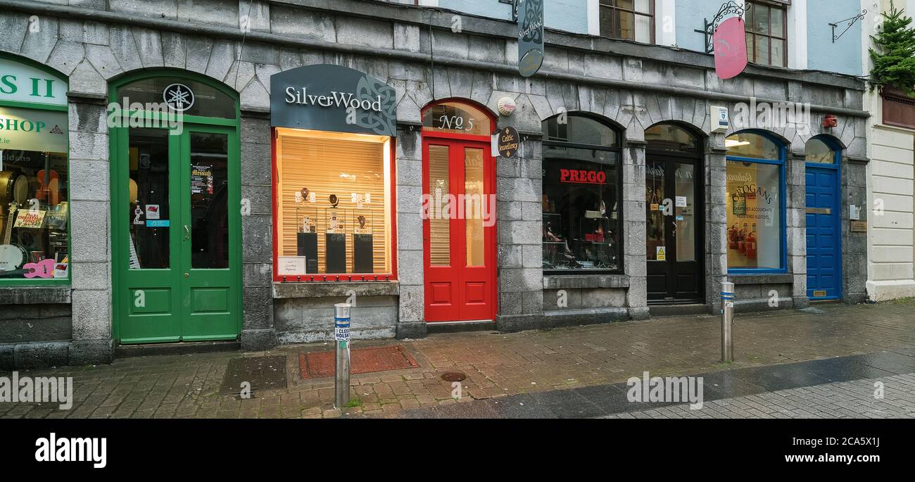 Storefront storefronts hi-res stock photography and images - Alamy