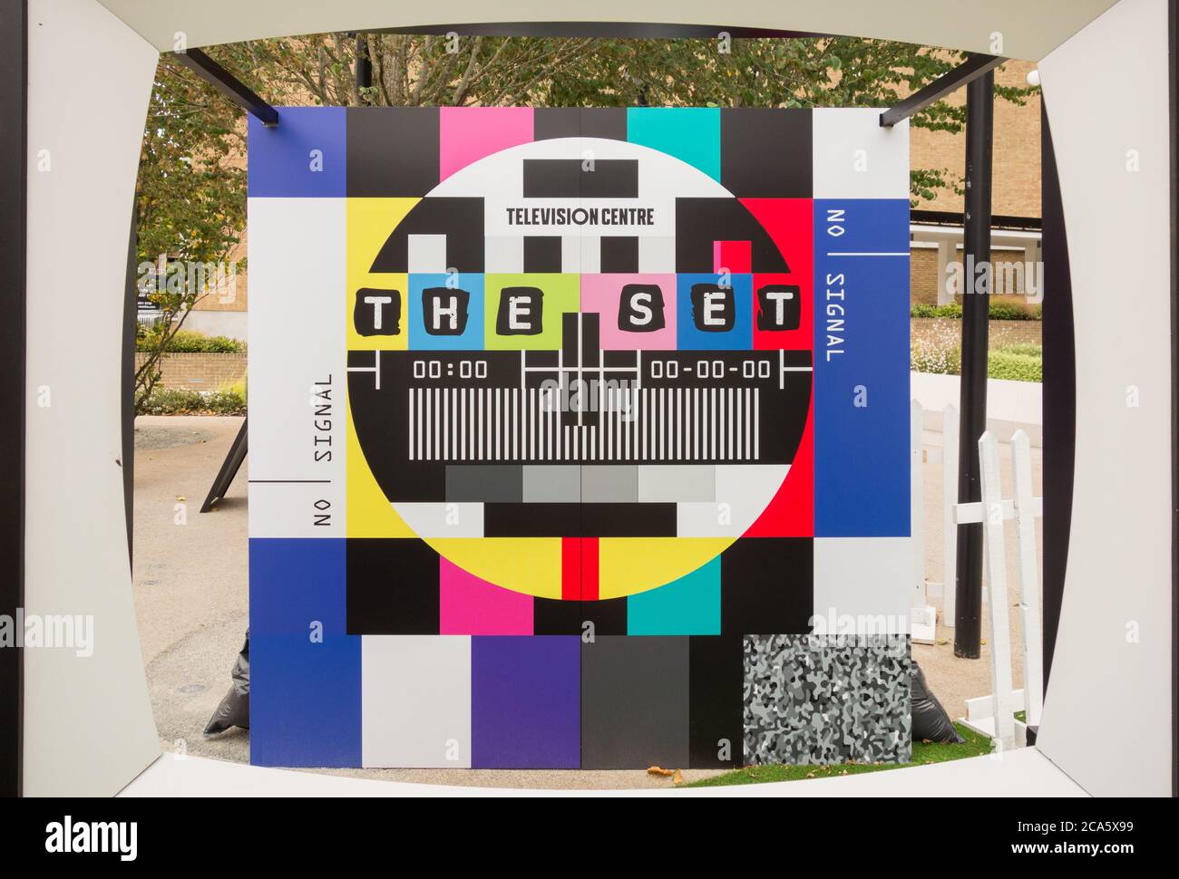 British television set hi-res stock photography and images - Alamy