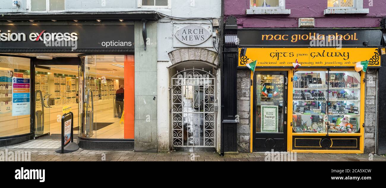 Storefront window hi-res stock photography and images - Alamy