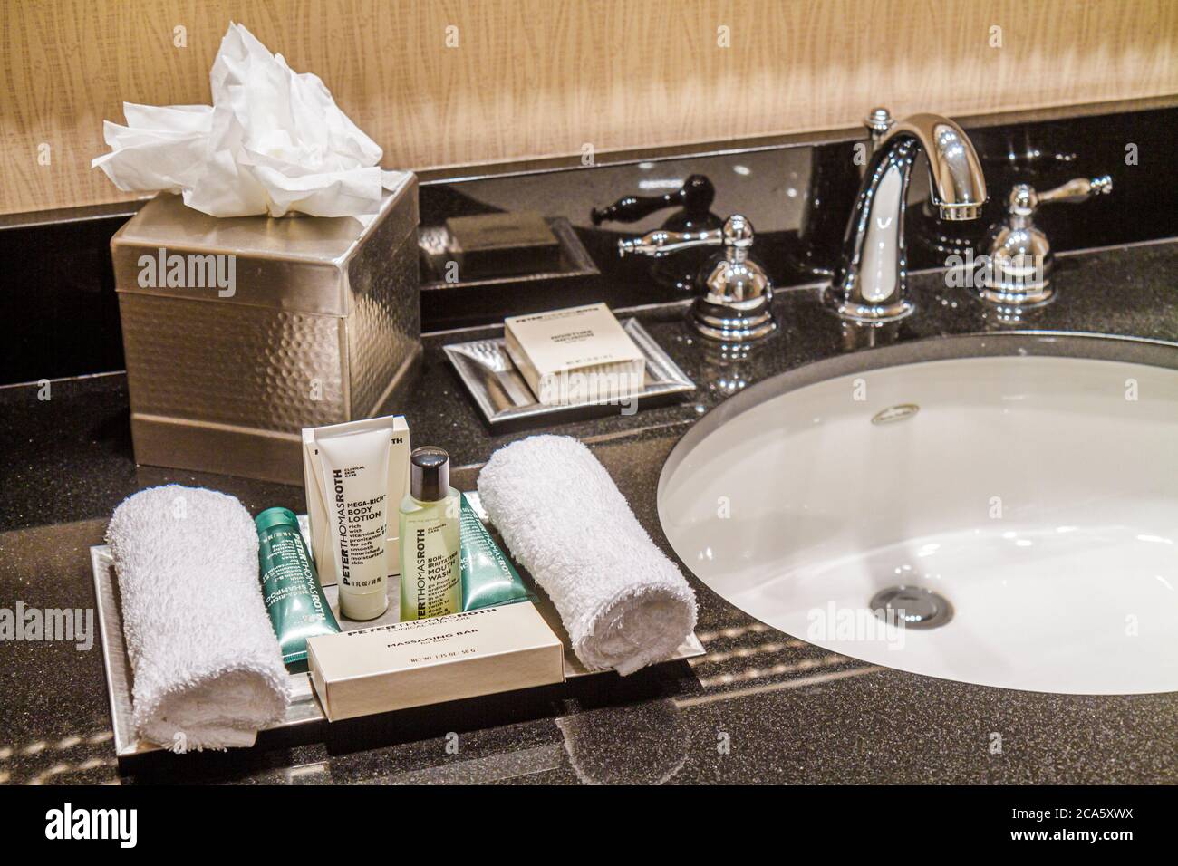 Hilton hotel bathroom hi-res stock photography and images - Alamy
