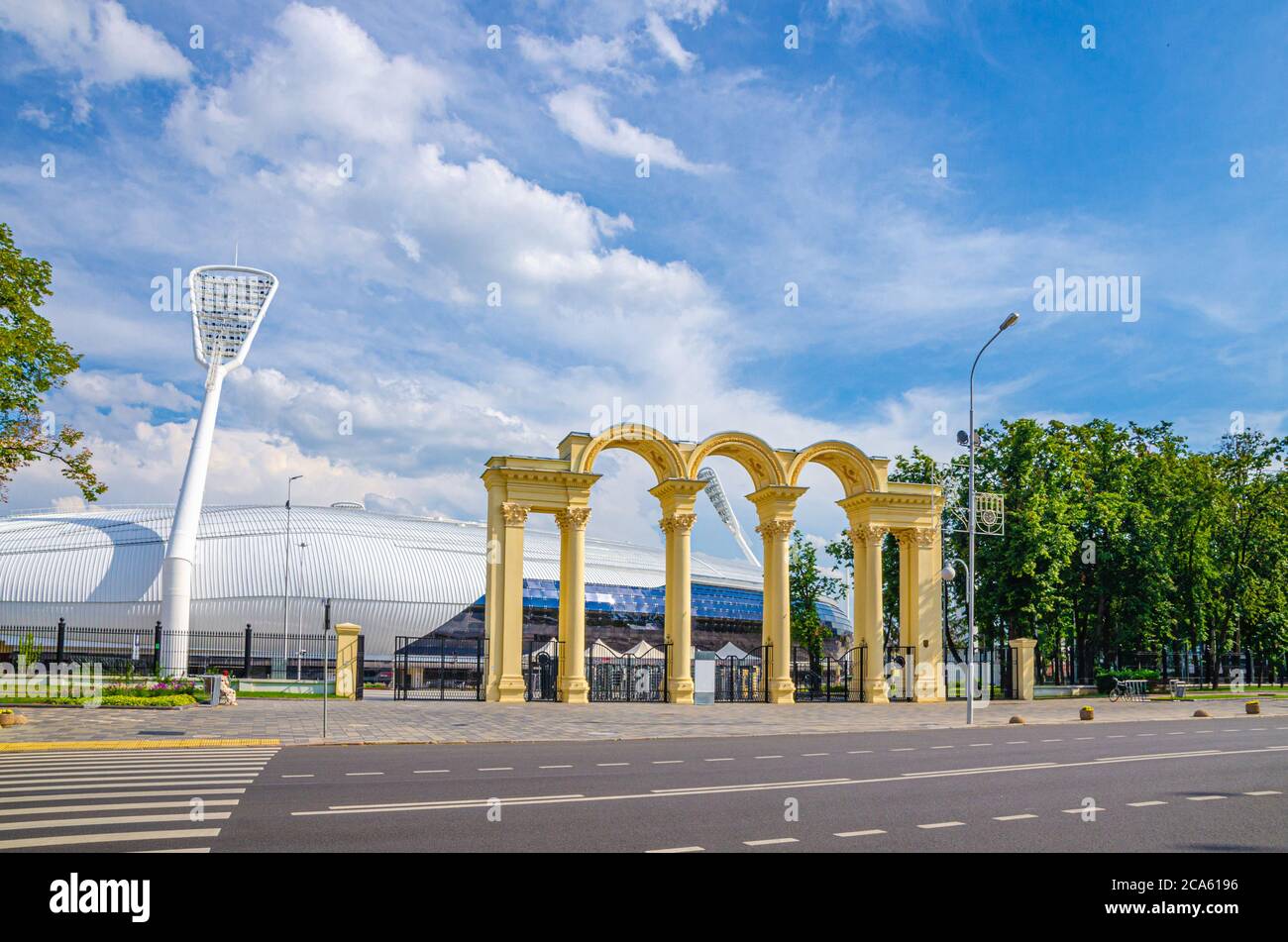Arch with pylons hi-res stock photography and images - Alamy