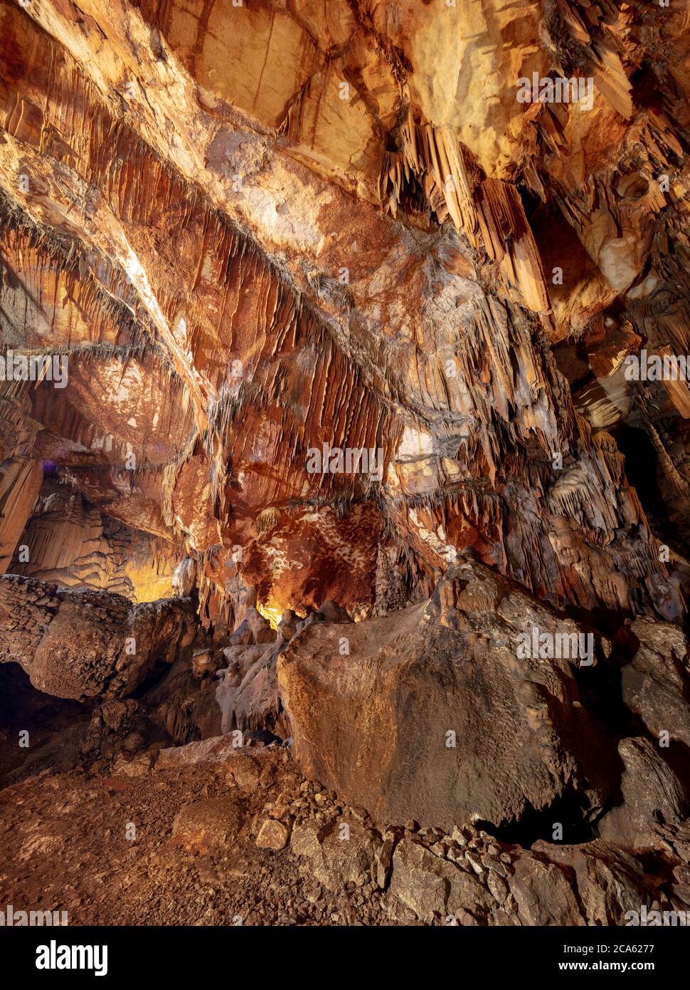 Water drip in cave hi-res stock photography and images - Alamy