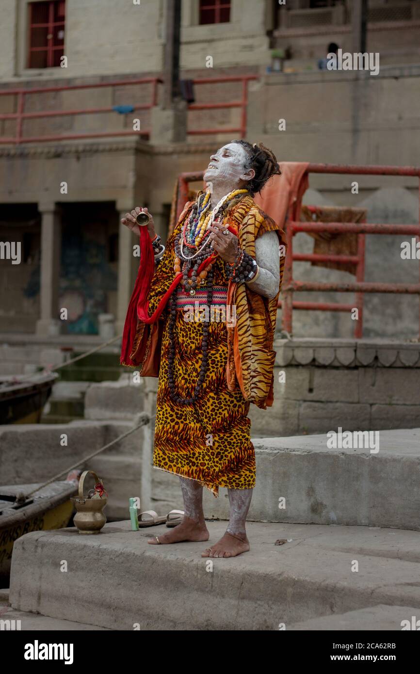 Women sadhu hi-res stock photography and images - Alamy