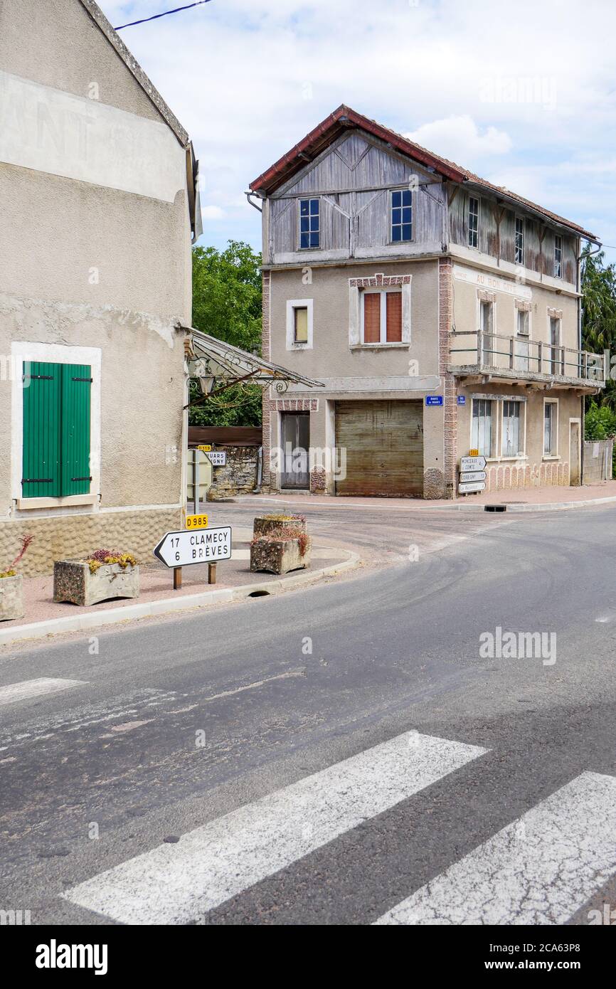 Disused houses in a small village, Nièvre, Bourgogne Franche-Comté ...