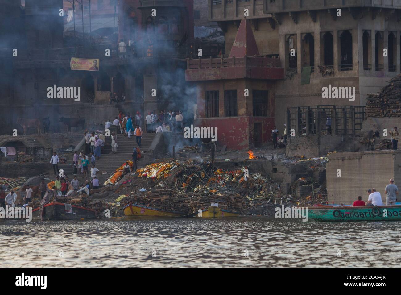 Funeral pyres india hi-res stock photography and images - Alamy